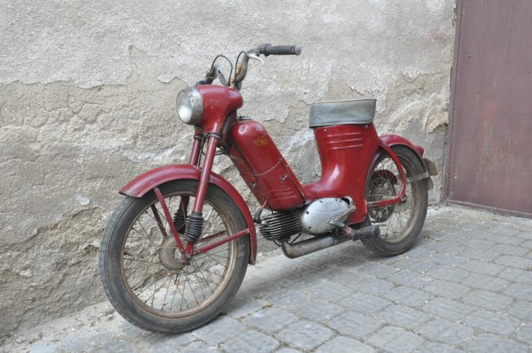 Motocykl Jawa 50 typ 550 Pionýr (pařez) – Jawa 50 Pionýr